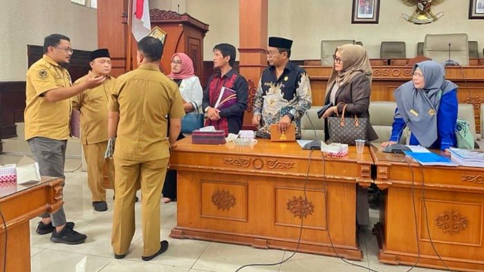 Dinas Dukcapil Paparkan Inovasi Paduka Dihadapan Anggota DPRK ... Dinas Dukcapil Paparkan Inovasi Paduka Dihadapan Anggota DPRK ...